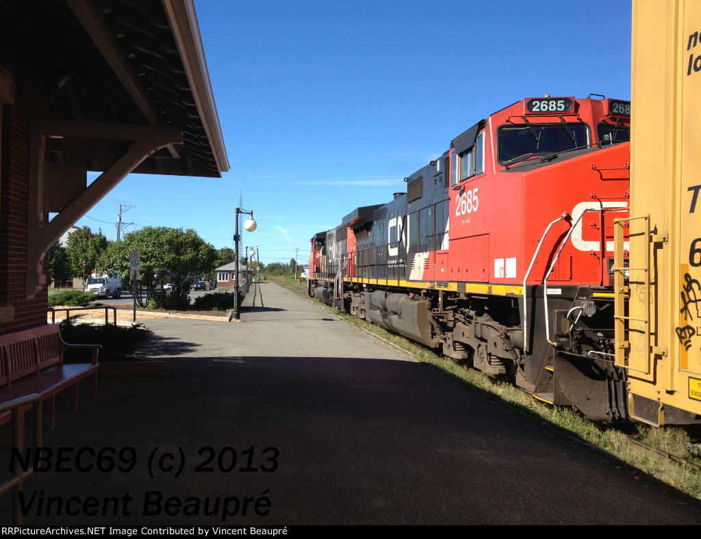 CN 2685 on the 403 West